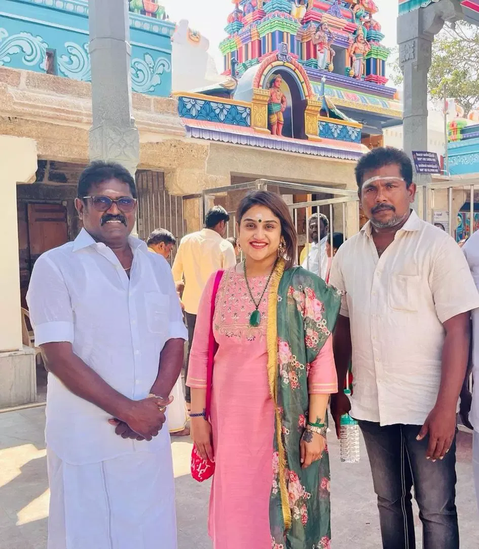 பழனி முருகன் கோவிலில் நடிகை வனிதா சாமி தரிசனம்