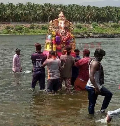 விநாயகர் சிலைகள் காவிரி ஆற்றில் கரைப்பு