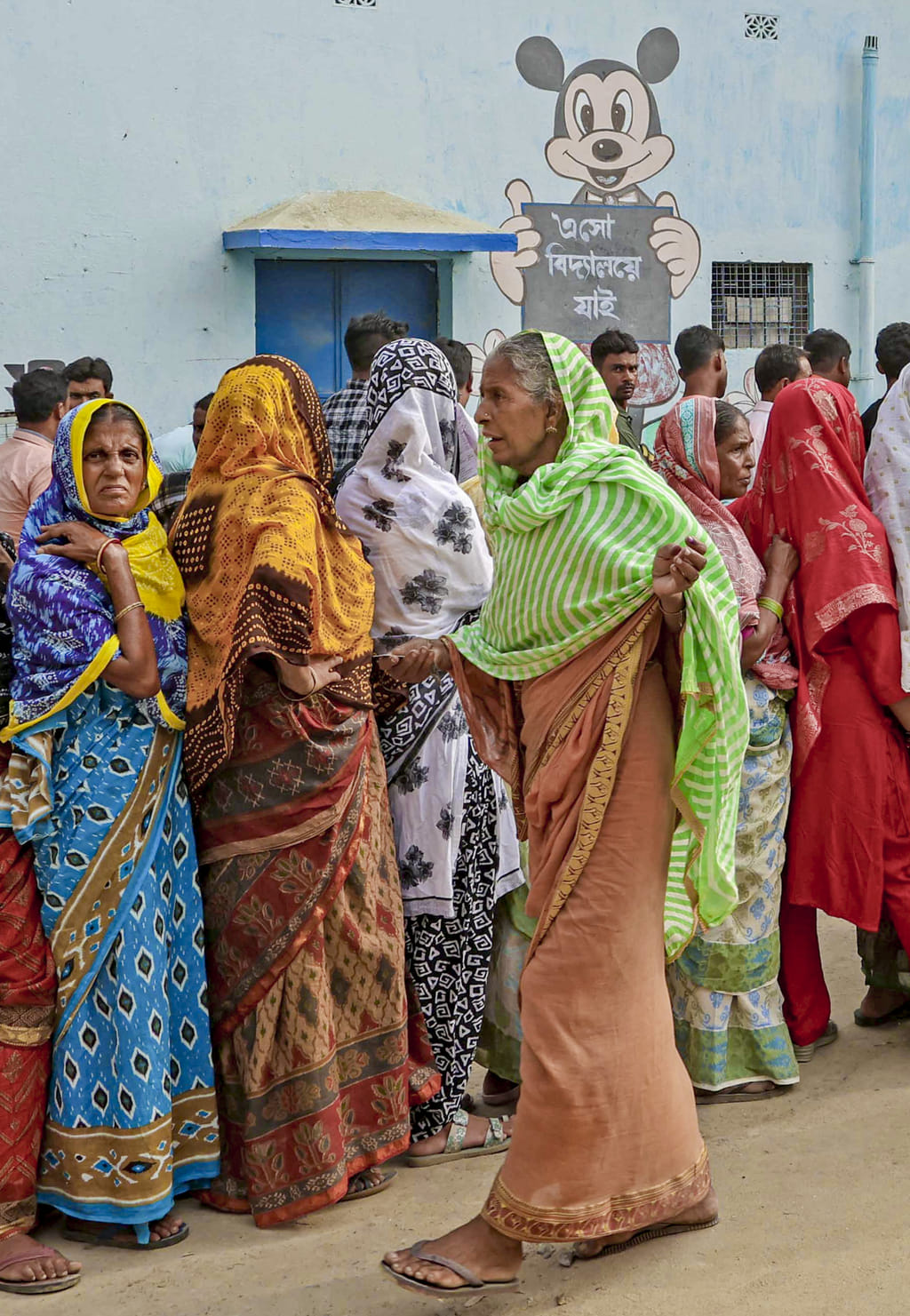Bengal polls phase-1: Close to 90 pc polling till 5 pm amid sporadic ...