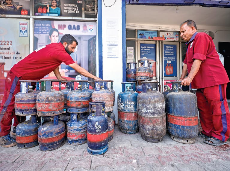 LPG shocker: Small hotels, tea shops and push carts in Tamil Nadu reel ...