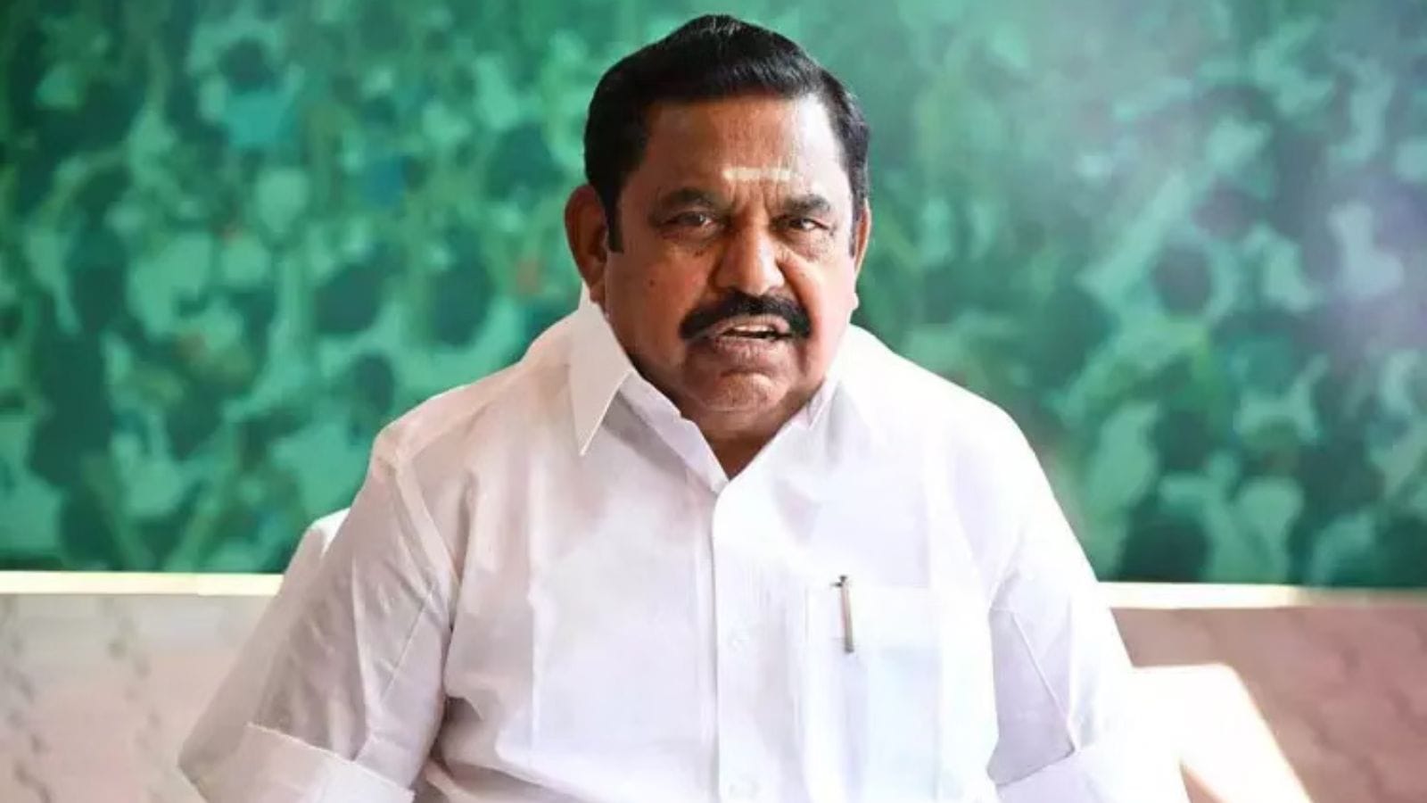 Palaniswami chairs crucial meet of top office-bearers amidst challenge ...