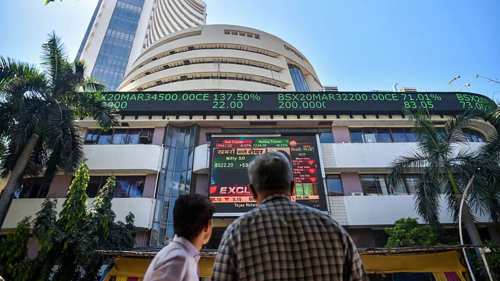 Stock markets trade lower amid volatile trends