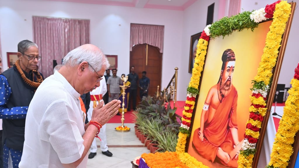 TVK joins chorus against Lok Bhavan's saffron paint on Tiruvalluvar