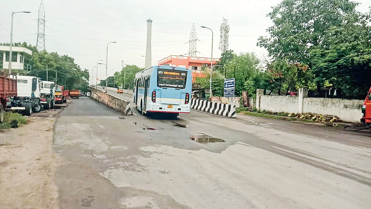 Residents seek restoration of buses on Kathivakkam service road
