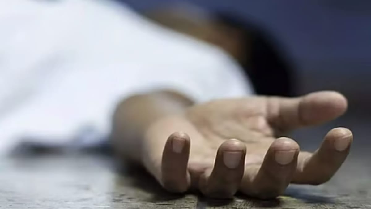 Two MBBS students killed in car overturn near Karanodai, two injured