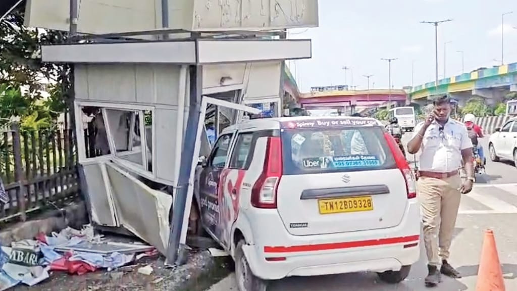 Man crashes taxi into traffic police booth near Tambaram