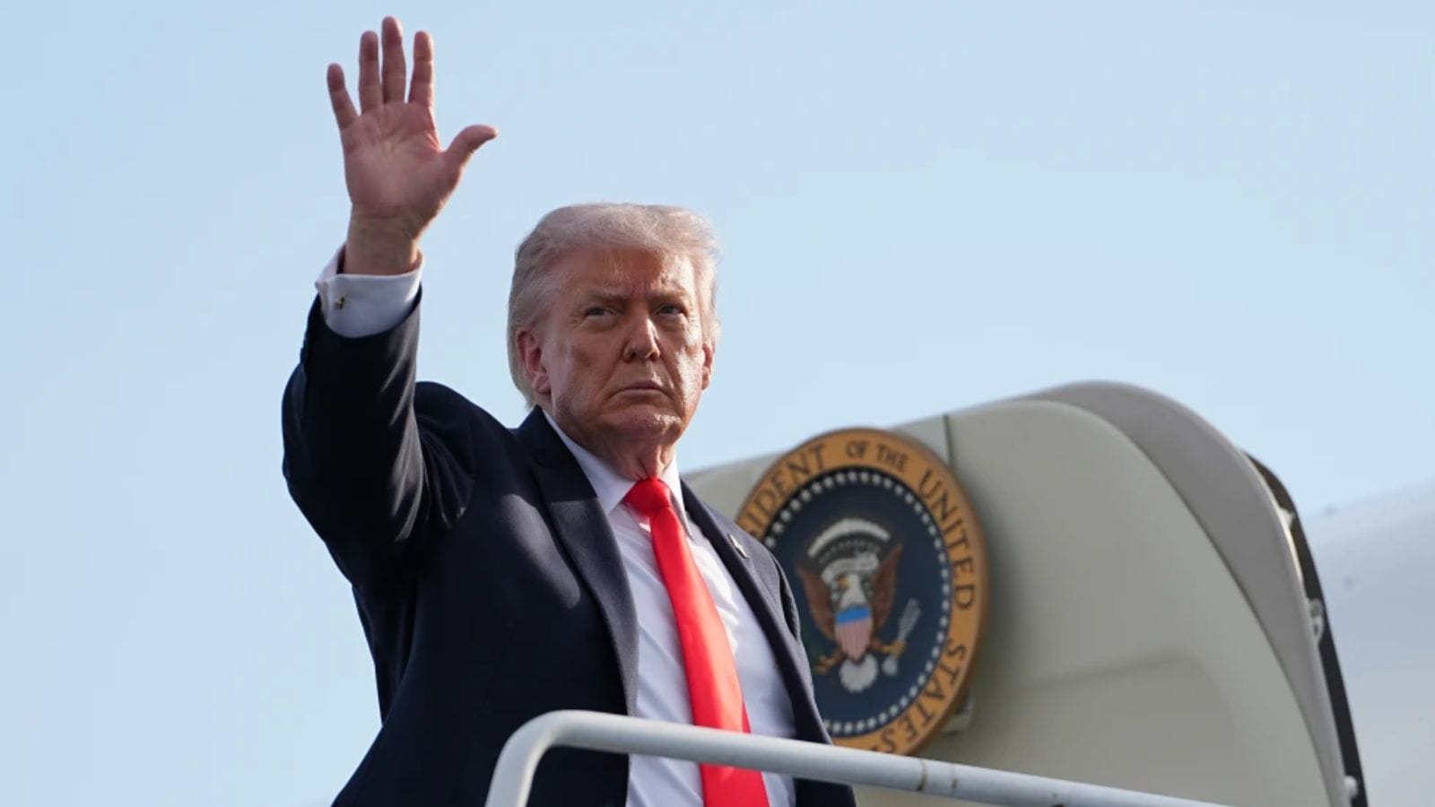 Trump takes final ride on old Air Force One plane, jet gifted by Qatar ...