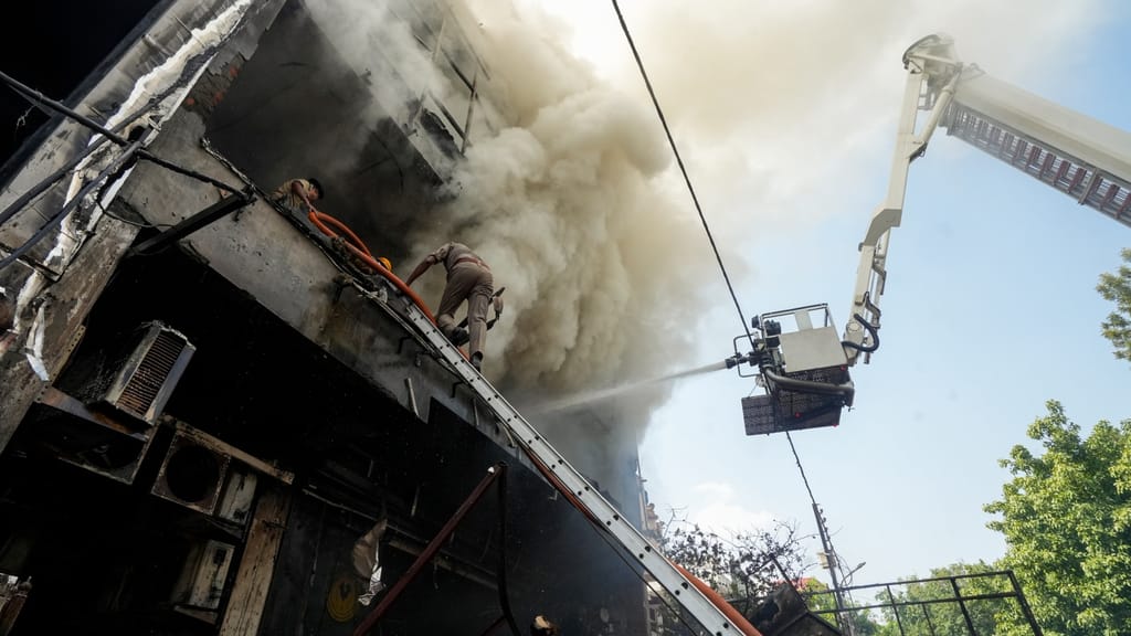 Lucknow building gutted in fire got demolition order in 2016, revoked ...