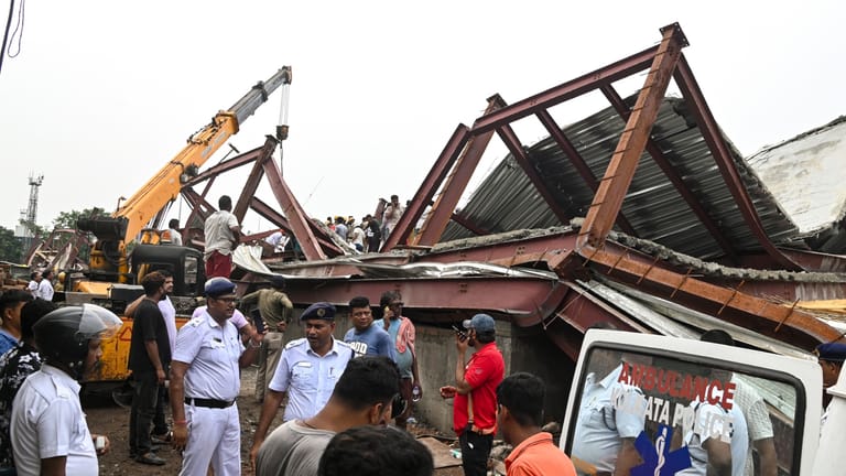 Under-construction warehouse collapses in west Kolkata; 13 pulled out ...