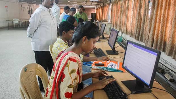 DMK opens help desk for college seats