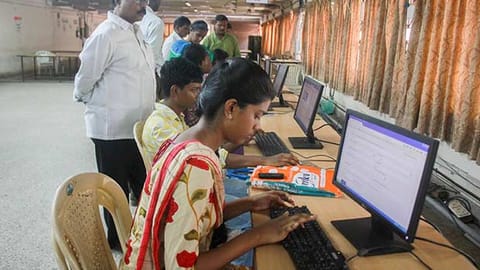 DMK opens help desk for college seats