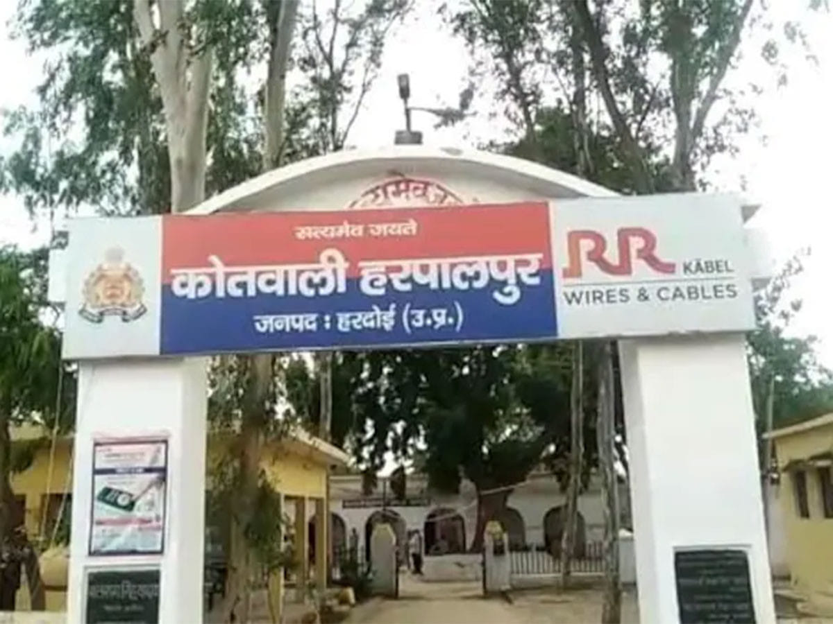 India: Uttar Pradesh woman elopes with beggar, leaving behind husband ...