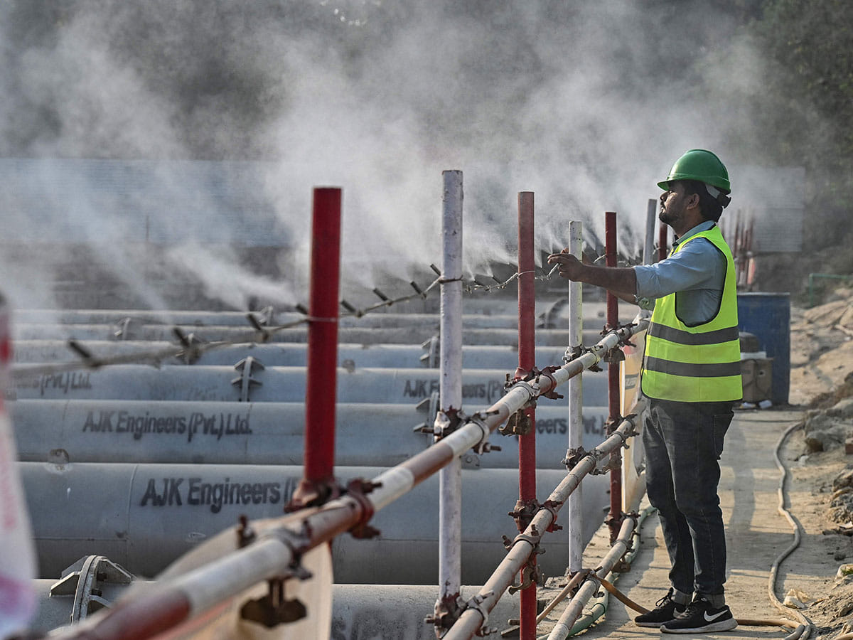 'Really suffocating': Pakistan emerges from record smog season