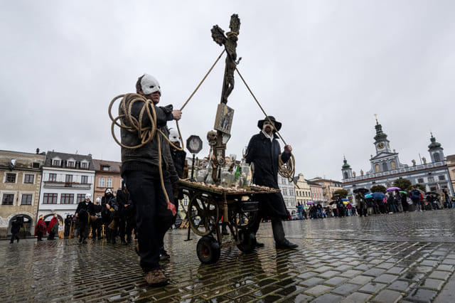 Good Friday and Easter explained: Meaning, traditions, and global ...