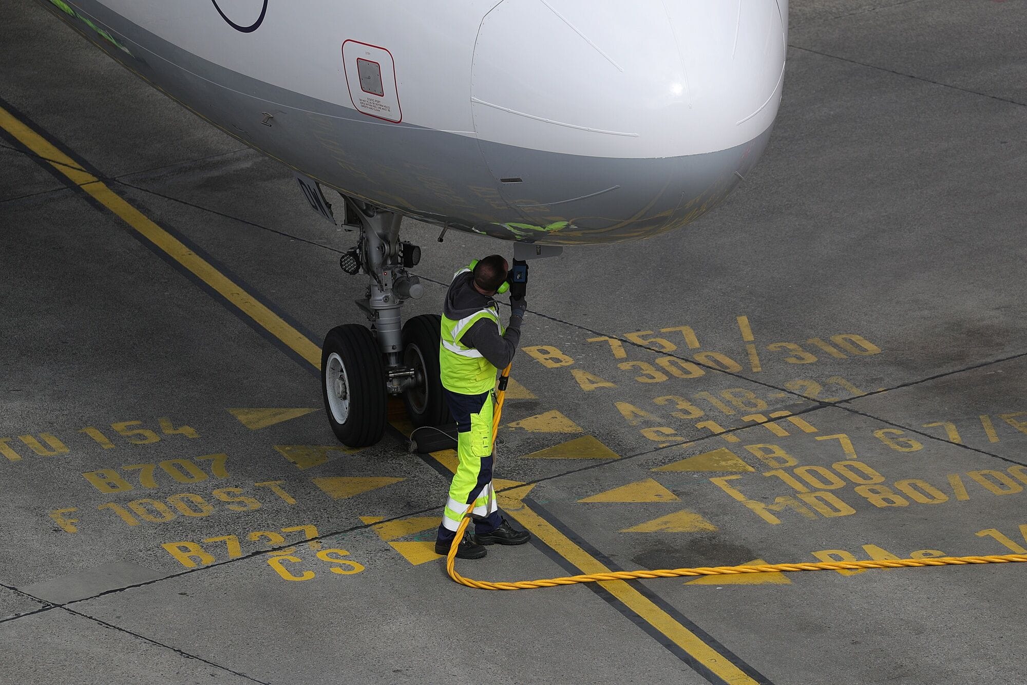 Global Jet Fuel Crisis Deepens: Airlines Cancel Flights, Hike Fares as ...