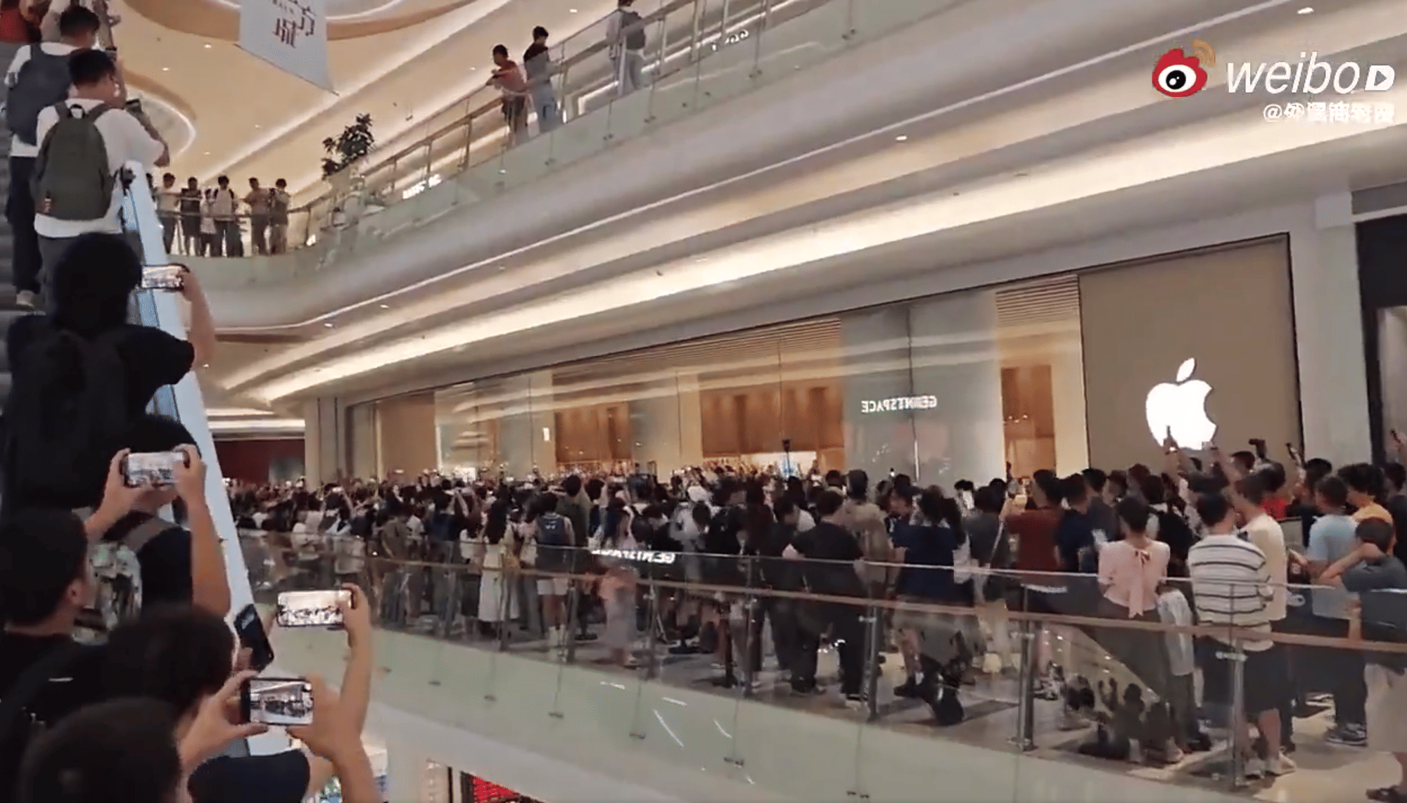 iPhone 17 a smash-hit in China: Price no barrier? Viral video shows ...