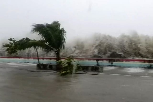 Super Typhoon Fung-wong makes landfall in Philippines: 2 dead, 1m ...