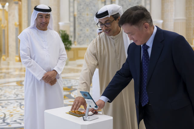 Sheikh Mansour makes first-ever UAE-China direct digital currency payment