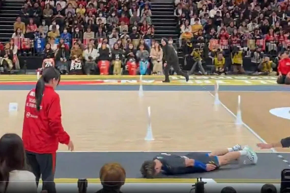 Japanese Volleyball Player's Viral Sliding Apology to Judge Captivates ...