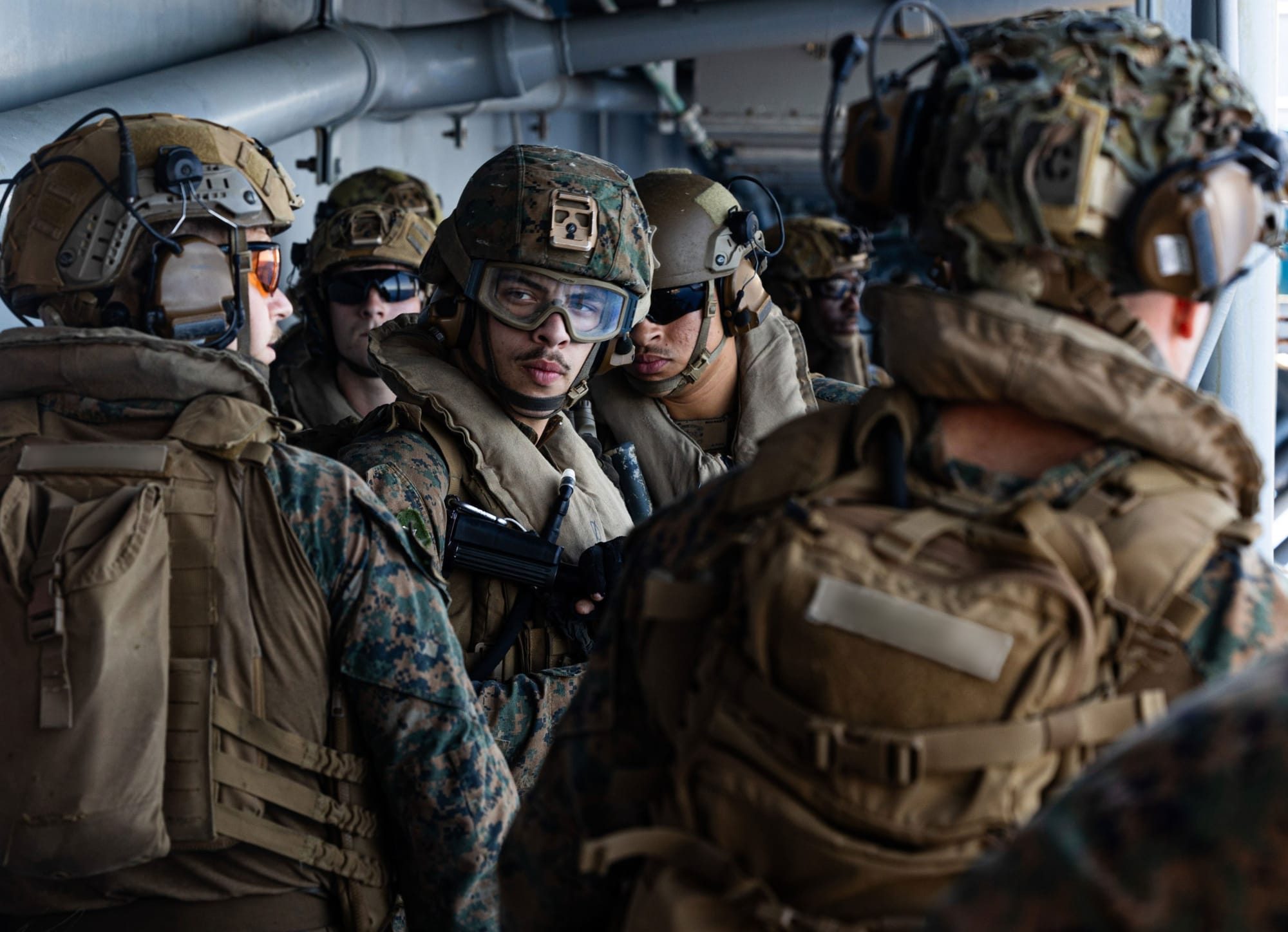 Spotted: 3,500 US Marines, sailors under USS Tripoli mini-carrier group ...