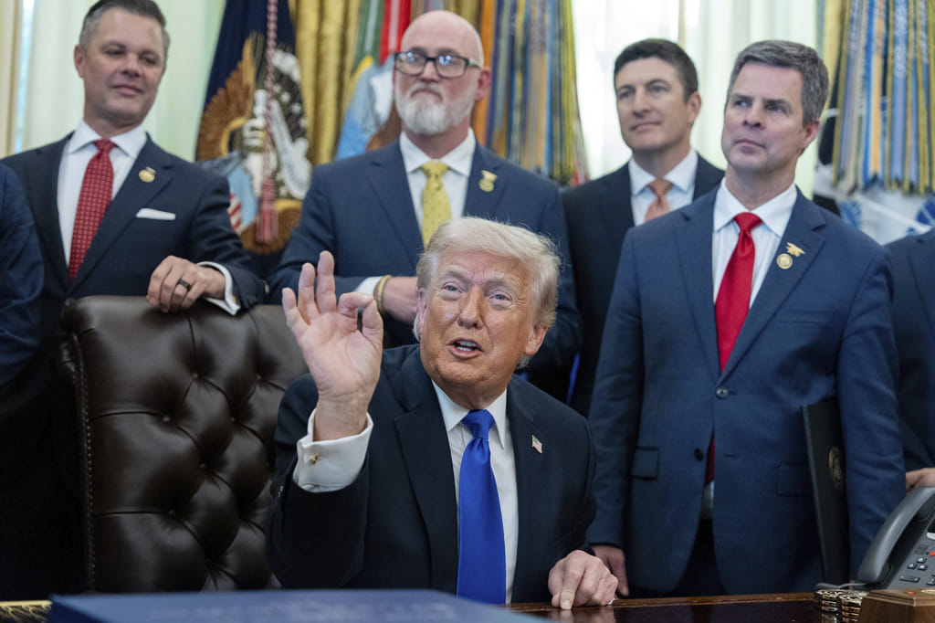 Trump Approves Major Canada–US ‘Keystone Light’ Oil Pipeline, Reviving ...