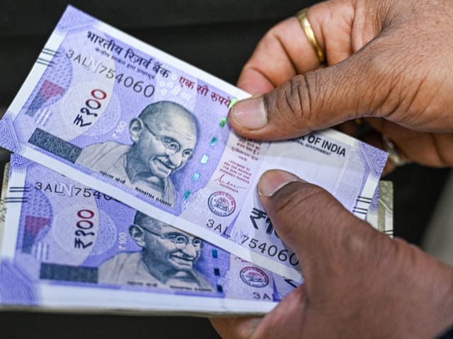 Rupee Hits Record Low Against UAE Dirham, Indian Expats Get Nearly Rs26 ...