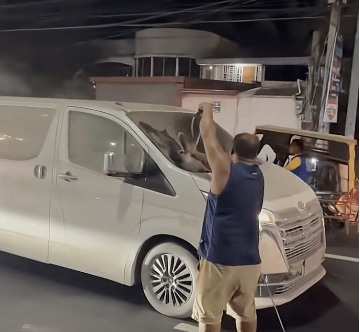 Philippines: When Mayon Volcano’s ashfall turns roads into grey seas ...