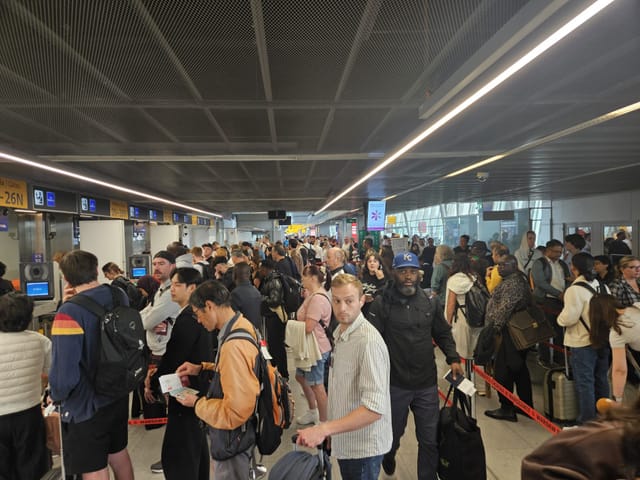 EES Chaos at European Airports: UAE Travellers Face Hours-Long Queues ...
