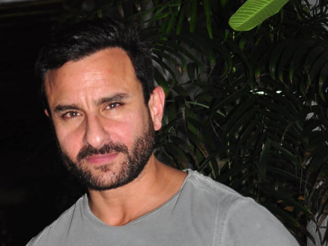 Saif Ali Khan hurts thumb on film shoot