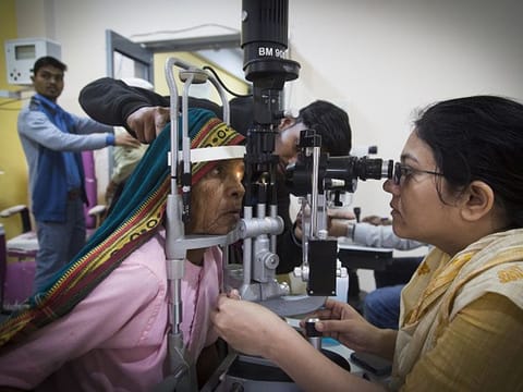 Dubai supermarket chain helps provide 'gift of sight'