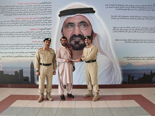 Video: Dubai Police honour Pakistani expat who appeared in viral video ...