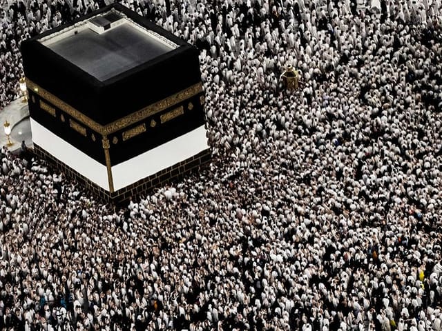 New imams named at Islam’s 2 holiest mosques