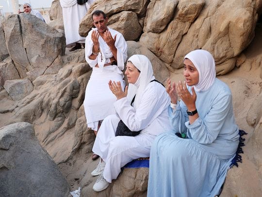 Video: Pilgrims pray on Mount Arafat in Hajj climax