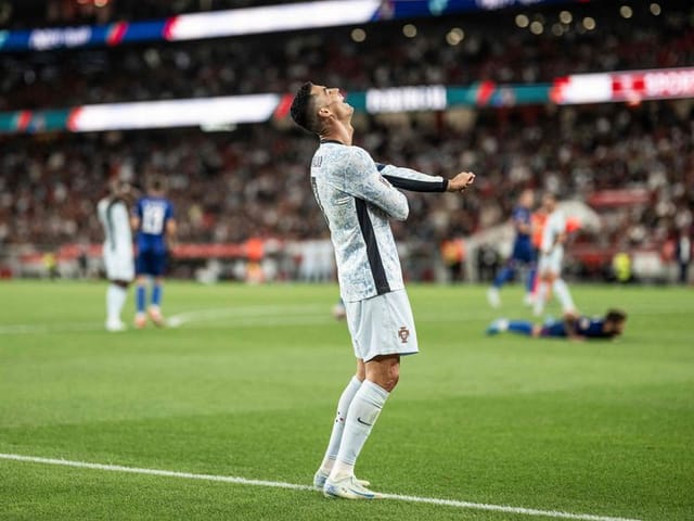 Cristiano Ronaldo reaches one billion social media followers