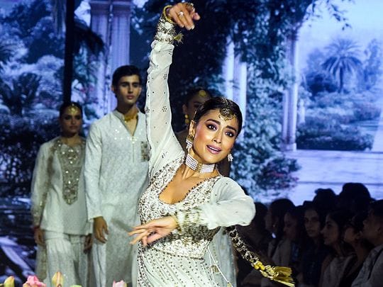 Lakme Fashion Week: Shriya Saran performs Kathak on ramp, watch viral video